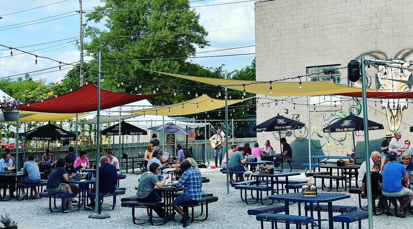 9 Restaurants near Indianapolis with Awesome Patios to Take your Kids