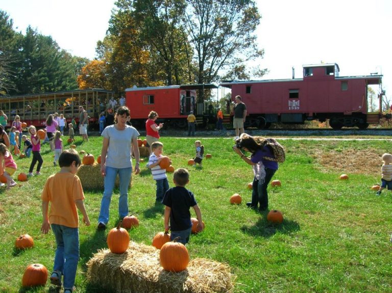 9 Best Fall Train Rides in Indiana (2025)