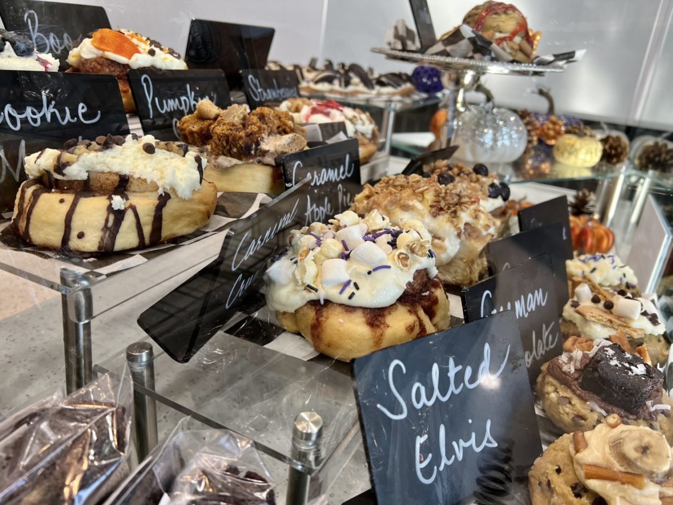 Cinnaholic Cinnamon Roll Shop Now Open in Carmel