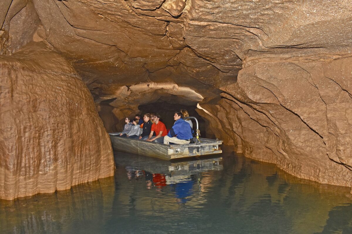 Bluespring Caverns Indiana: Underground River Tours